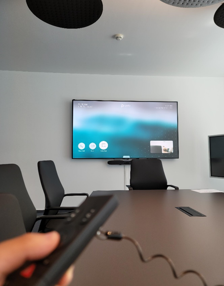 Meeting room device - Polystudio X50 Gamechanger room and Touchscreen ...